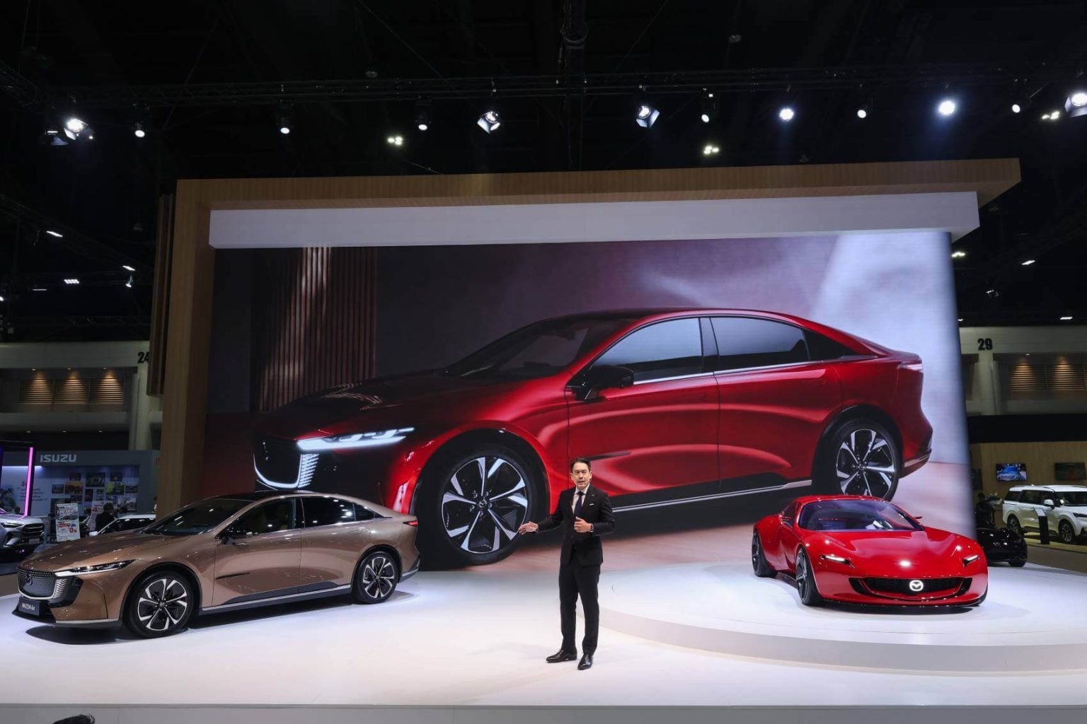 MAZDA เนรมิตบูธดีไซน์ใหม่ ภายใต้คอนเซ็ปต์ใหม่ JOY DRIVES LIVES พร้อมโชว์รถต้นแบบ Mazda Iconic SP ...